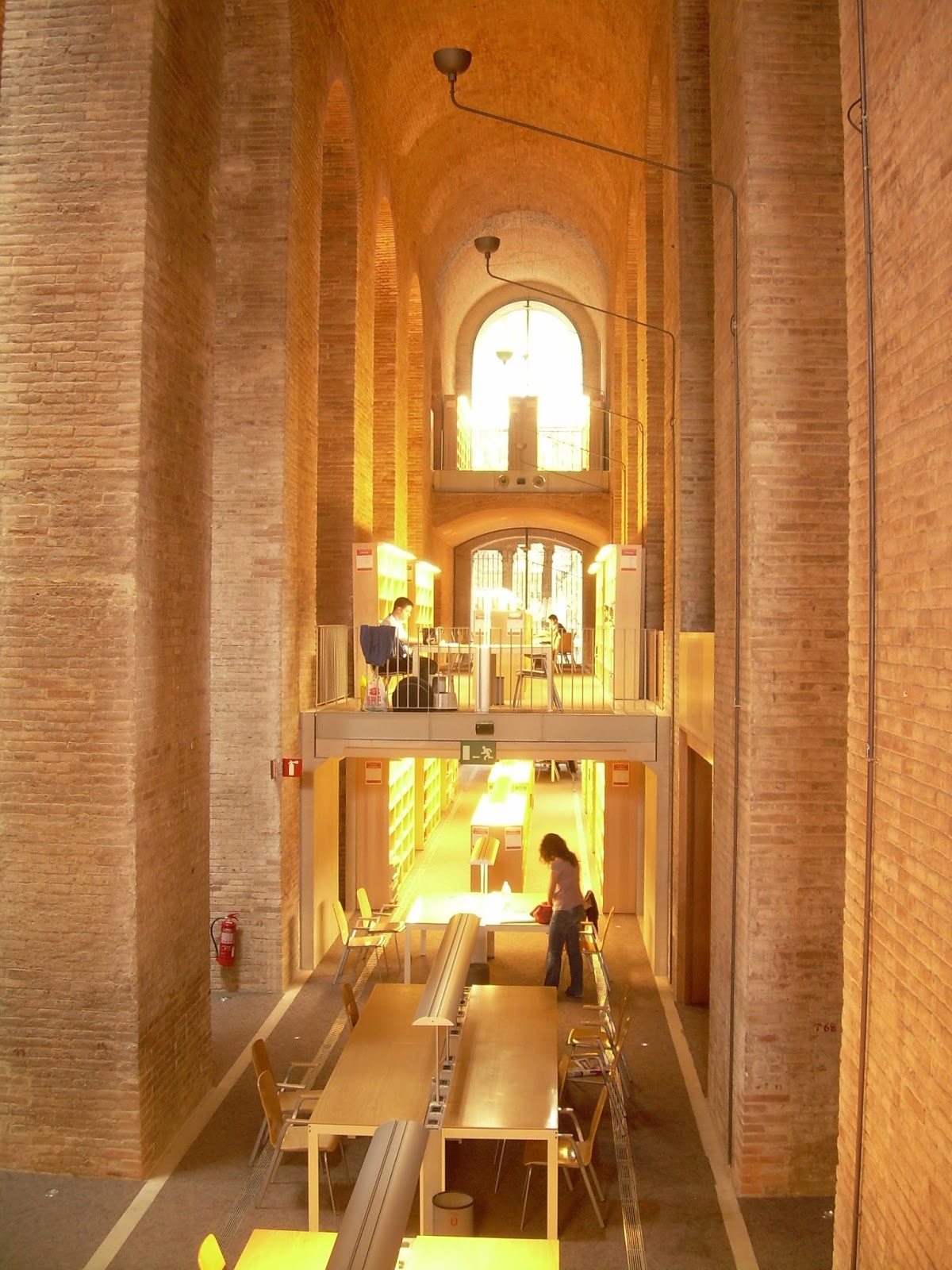 22 contemporany Barcelona stars; a new view of the city: Biblioteca de ...