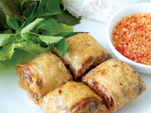 Phạm Hoài Nhân: Bún chả - nem cua bể