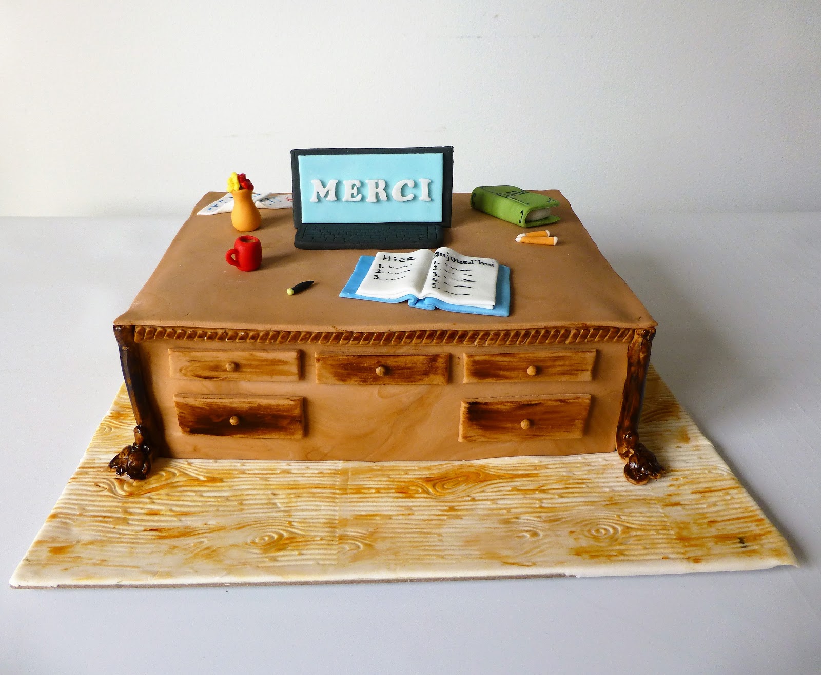 CakeSophia: Office desk cake
