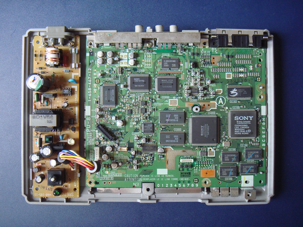 BugWorkShop - 甲蟲工作室: Sony（索尼）PlayStation SCPH-3000 遊戲機 - 拆解（二）