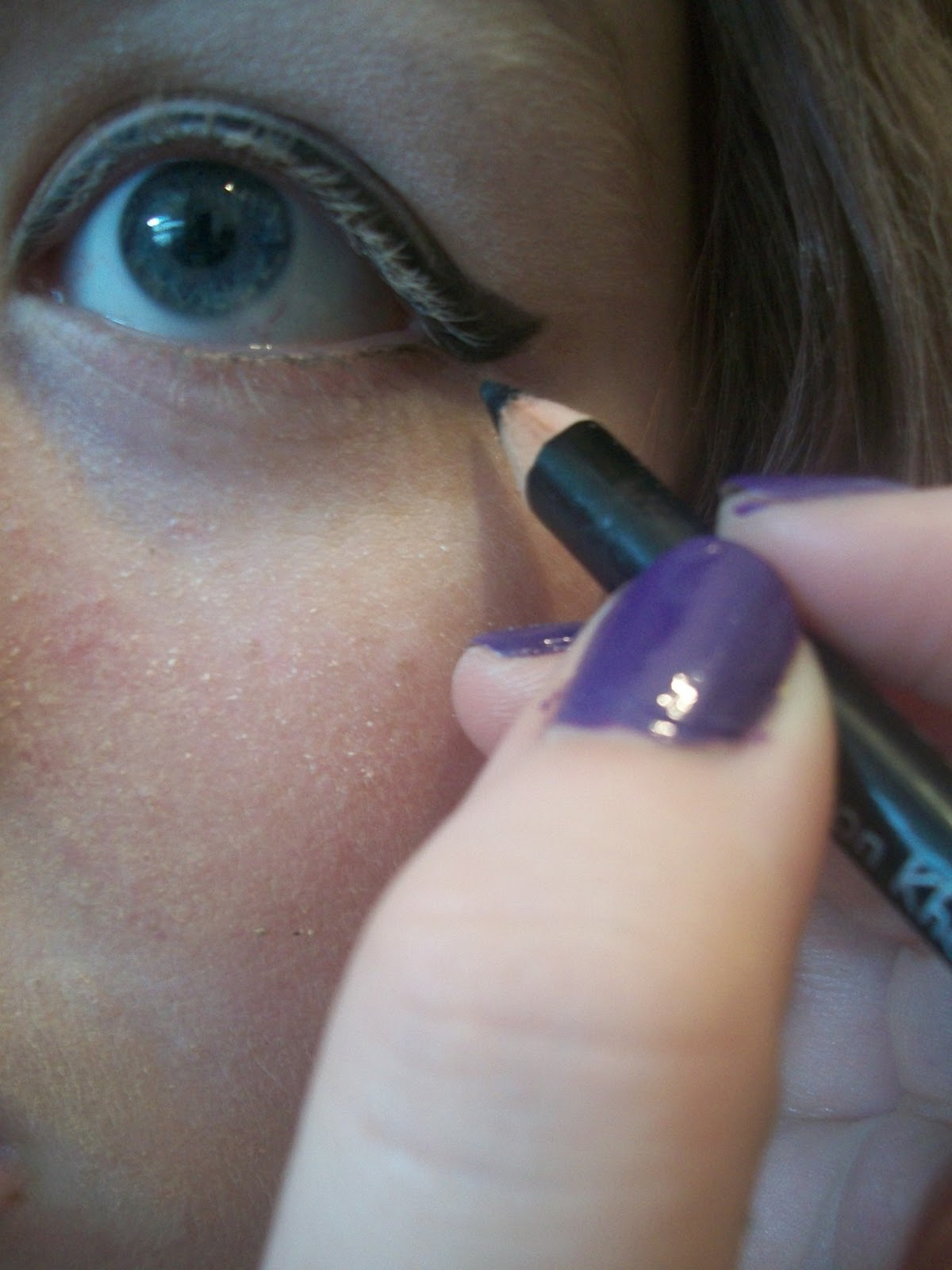 Weird Girl Musings: Retro Chic Glitter Cat Eye Makeup Tutorial