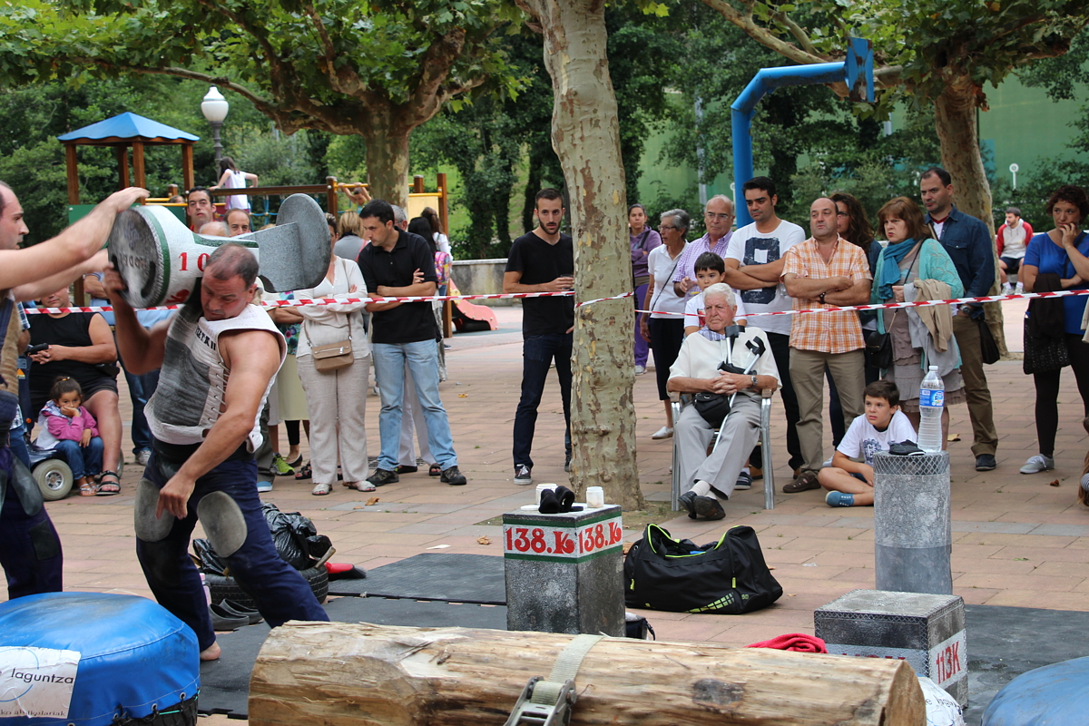 Más de 200 personas animan el festival de deporte rural en las fiestas ...