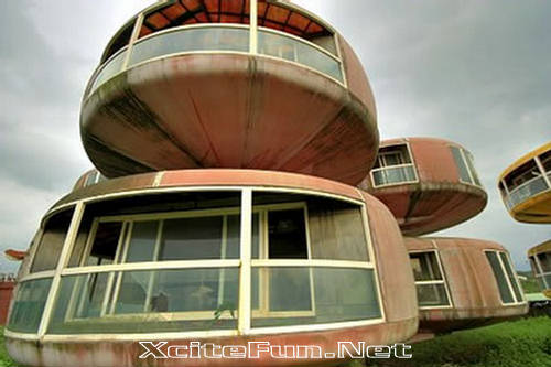 Funny Universe: San Zhi Resort The Pod City - Taiwan