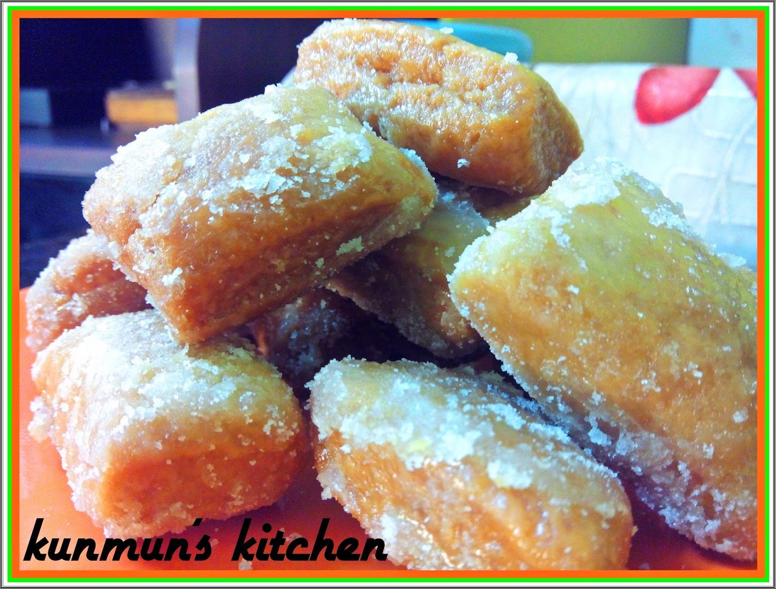 Kunmun's Delicious Kitchen: KHASTA GAJA (A FRIED SWEET PASRTY)