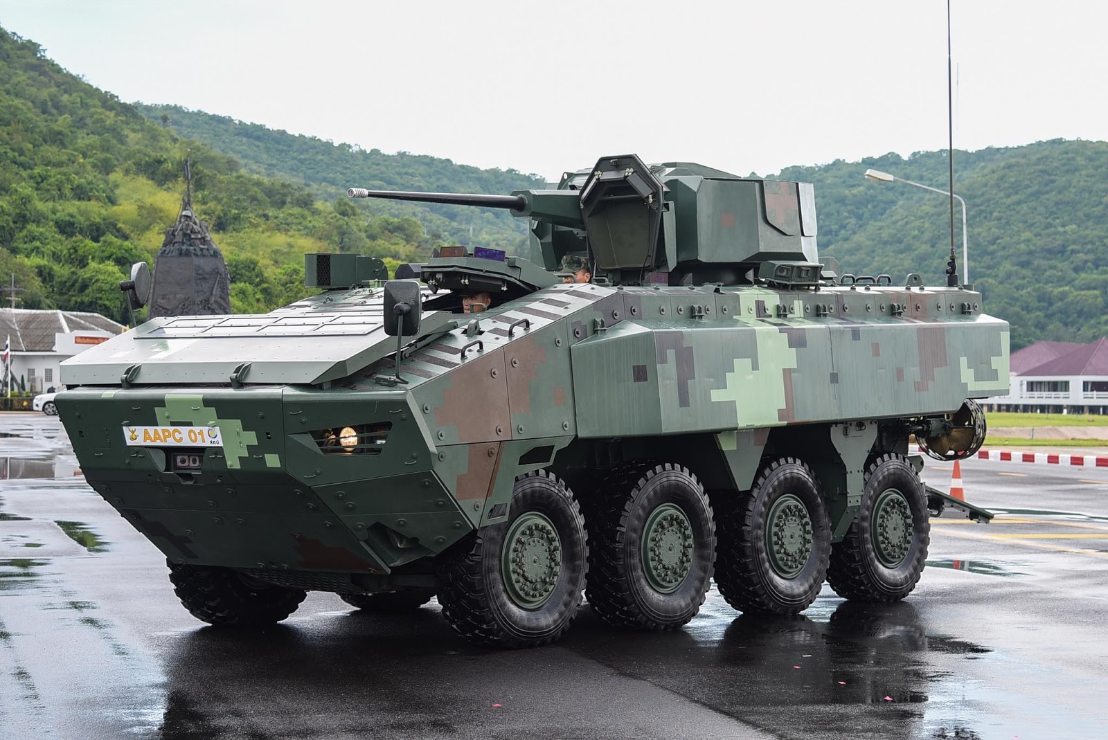 AAG_th บันทึกประจำวัน: พิธีส่งมอบยานเกราะล้อยางสะเทินน้ำสะเทินบก DTI ...