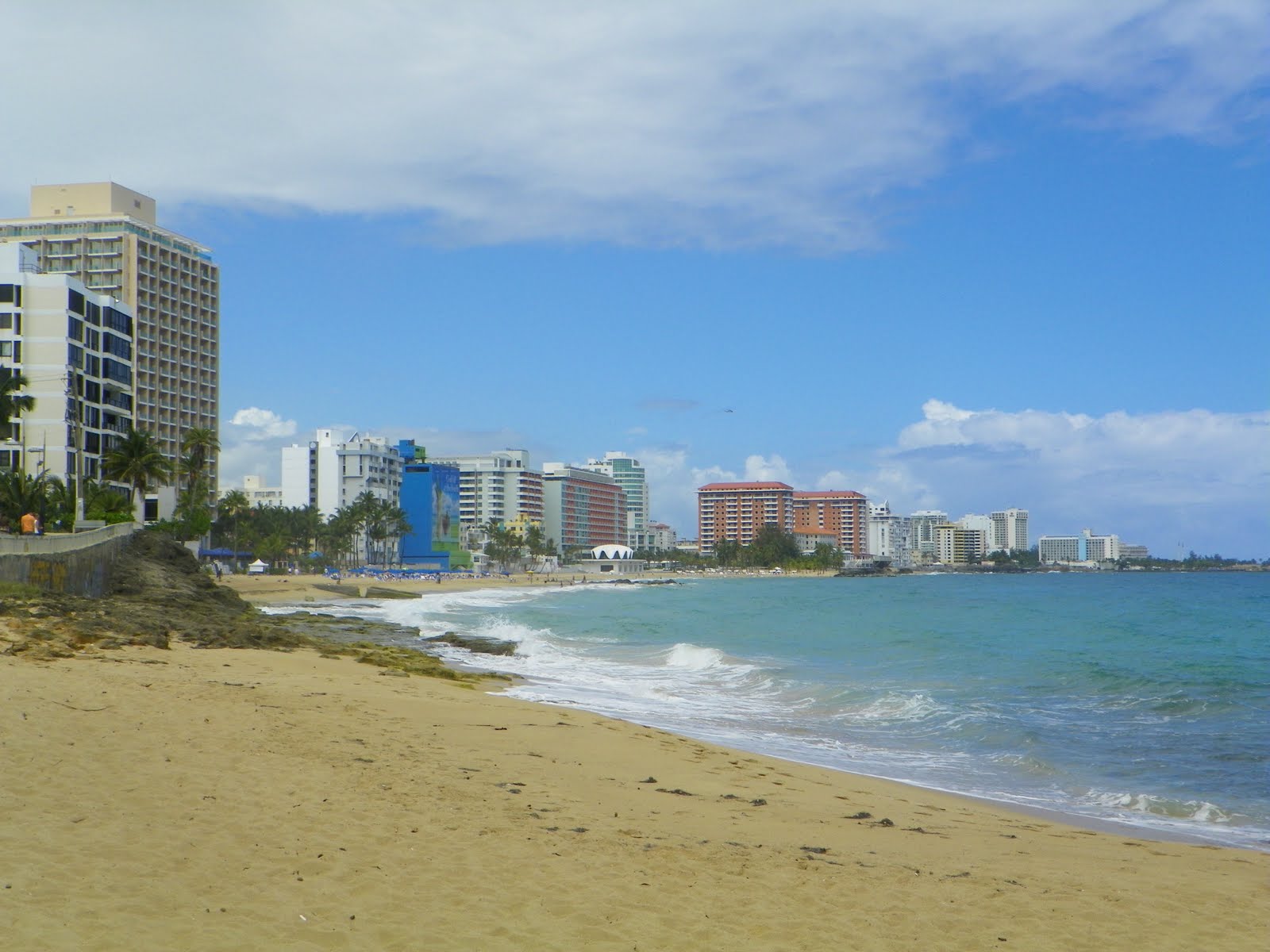 Book Junkie: Puerto Rico - Day 1, Condado Beach