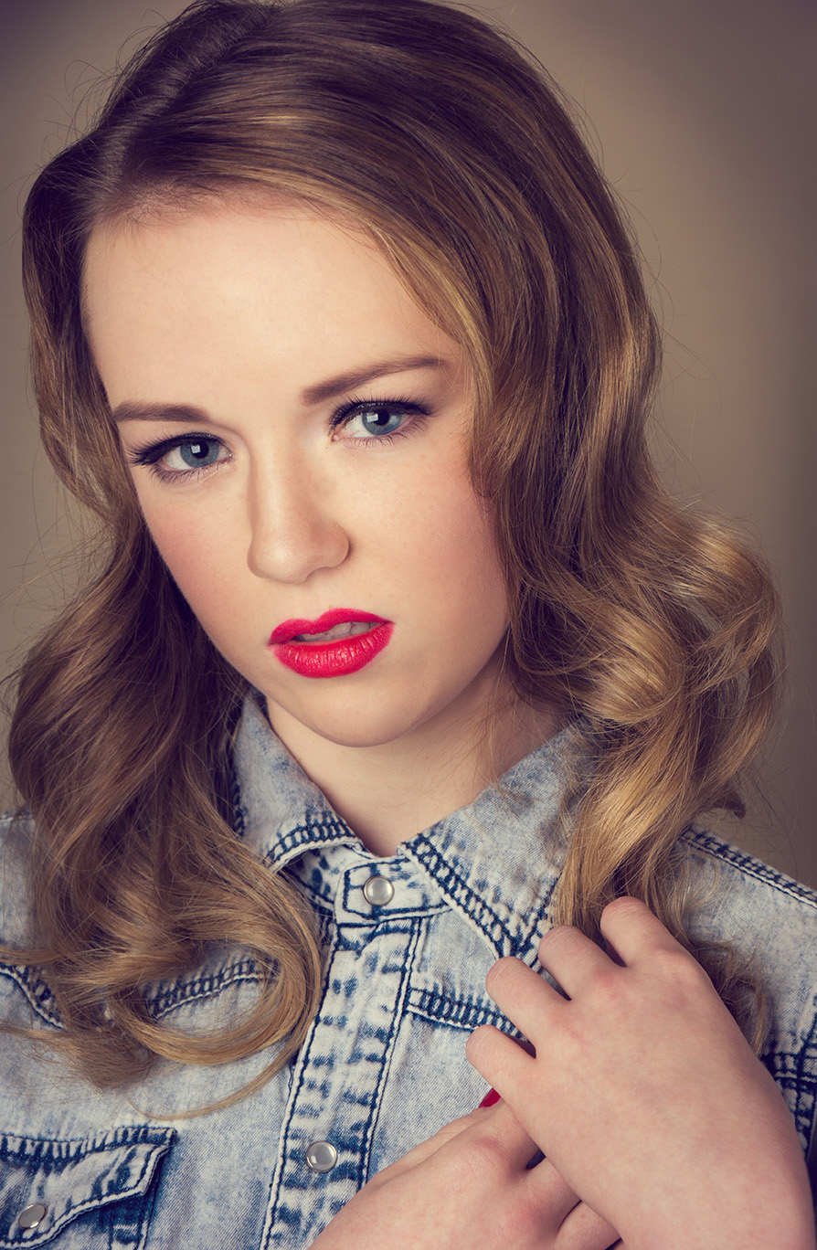 LAURA MCKINNON: "American Beauty" for Elléments Magazine