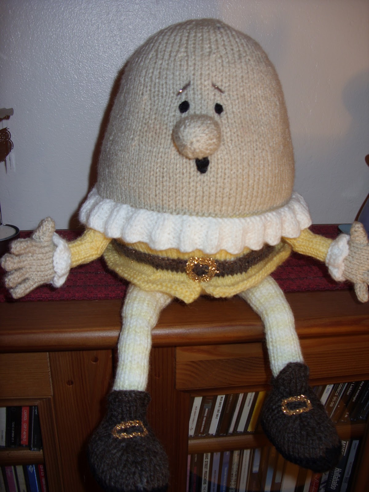 Simple Beginnings: Knitted Humpty Dumpty