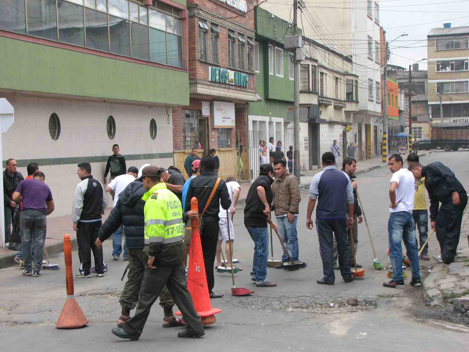 Mike's Bogota Blog: Cleaning up Bogotá's Red Light District