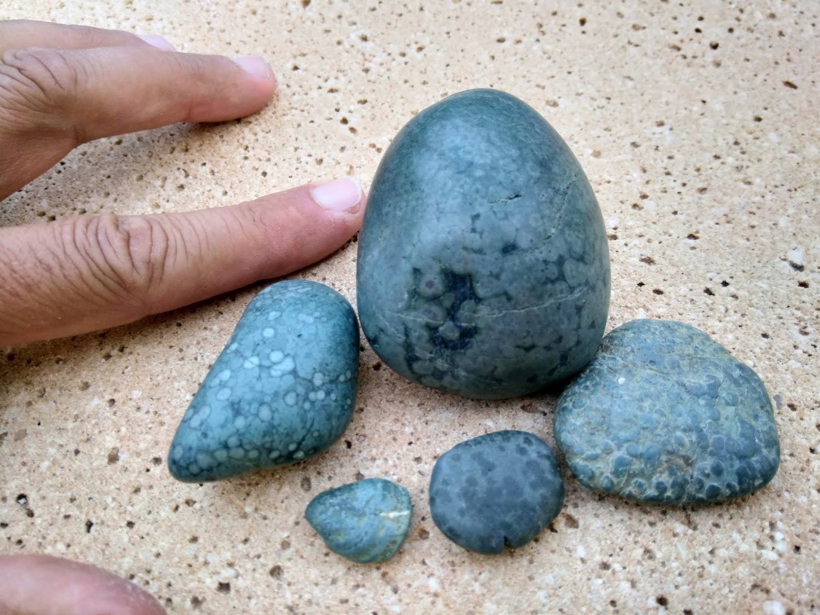 hérault insolite: les variolites de Maguelone