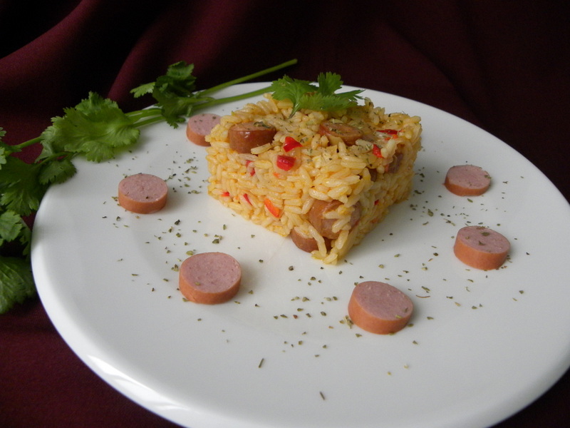 TRASTEANDO EN MI COCINA: ARROZ CON SALCHICHAS