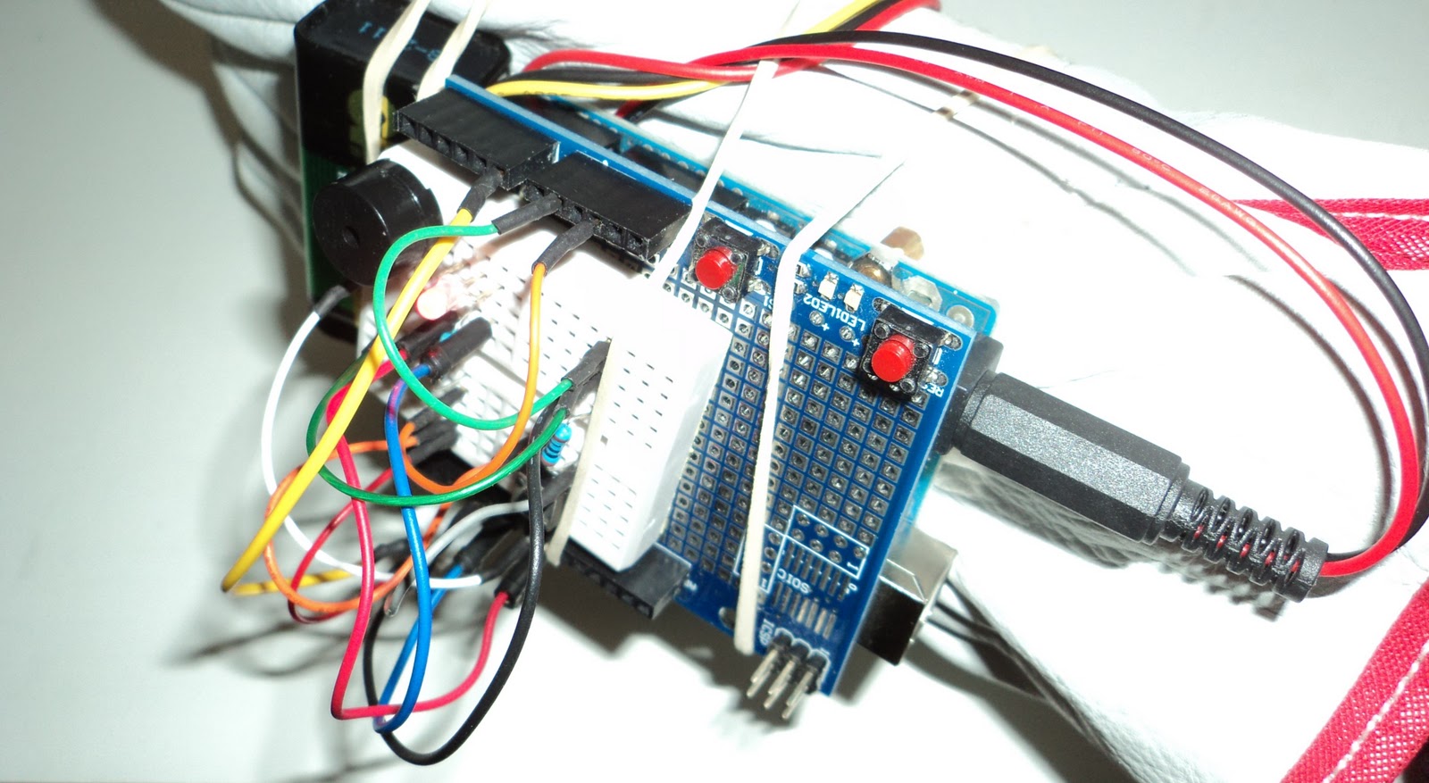 Brasilrobotics: Sensibilidade Ampliada com Arduino - Luva para Cego