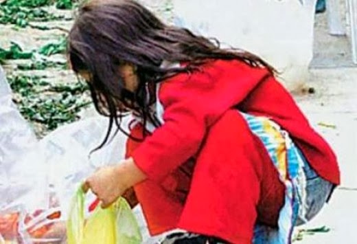 ΕΛΛΑΔΑ 2013 ....Πάτρα: Μαθήτρια τρώει από τα σκουπίδια! | 1Greek Blog.