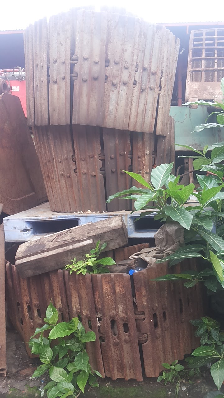 Products: trackpad for backhoe excavator track pad from Japan