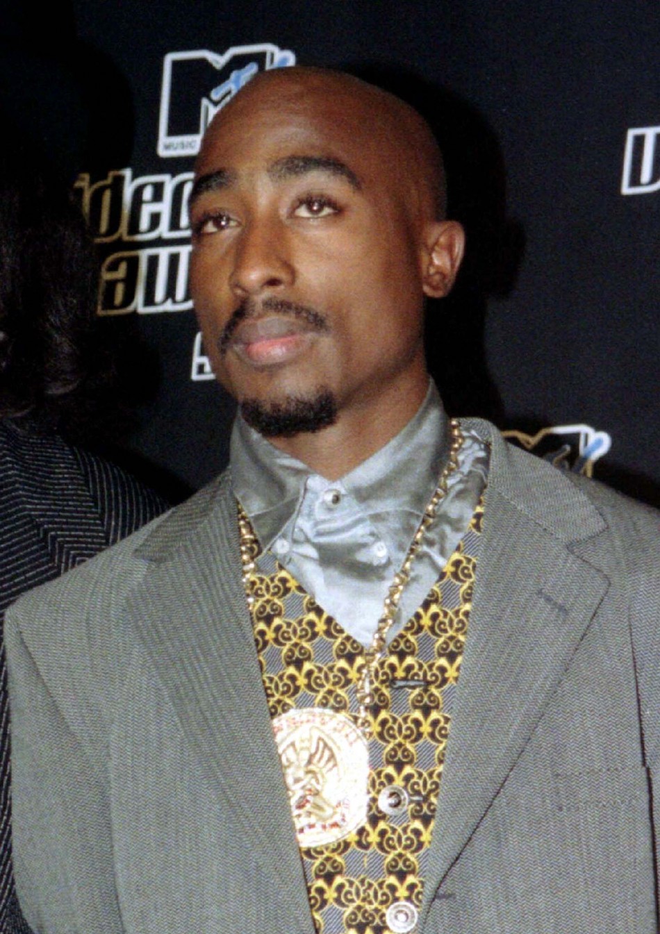 FAMOUS STARS OF THE WORLD: 2pac