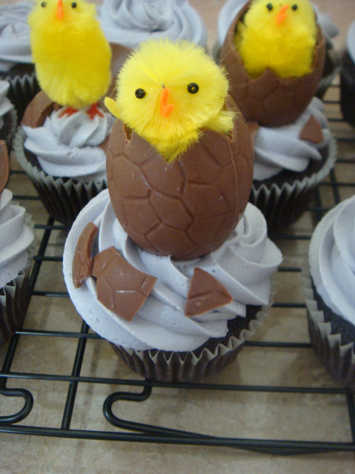 butter hearts sugar: Hatching Egg Easter Cupcakes