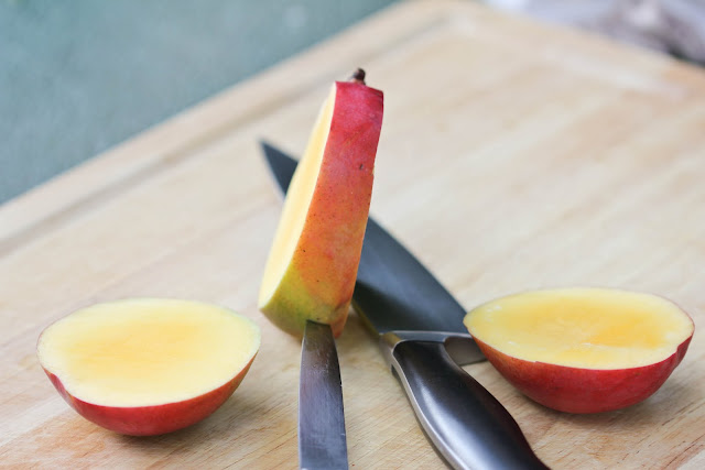 What's Cookin' with Mary?: How to Chop a Mango