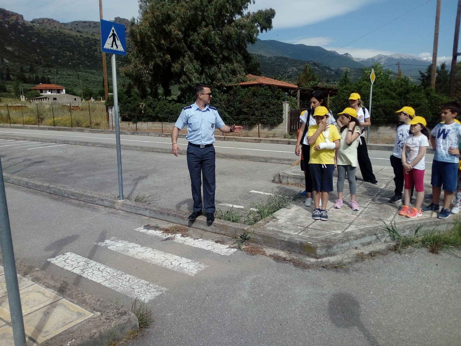 3o Δημοτικό Σχολείο Άμφισσας: ΟΔΗΓΩ ΜΕ ΑΣΦΑΛΕΙΑ