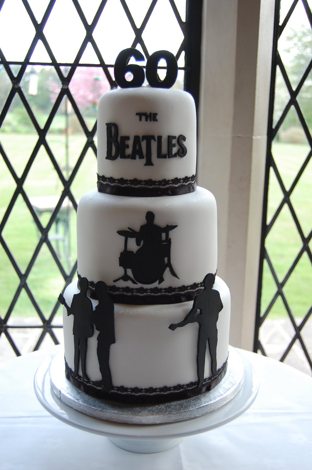 iced: Avril's Beatles Cake