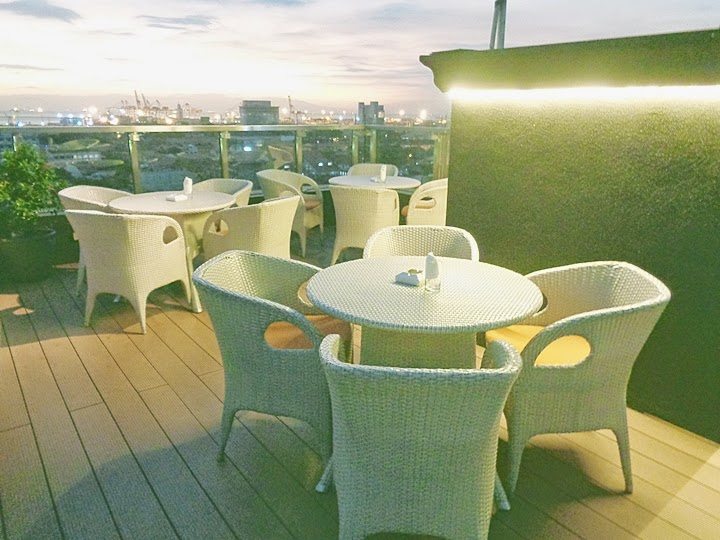 Beautiful Sunday # 149 - Sky Deck View Bar and Manila's Sky Line ...