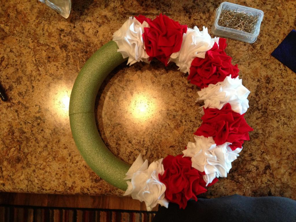 Tawny's Tid Bits: ~ 4th of July Felt Wreath Tutorial
