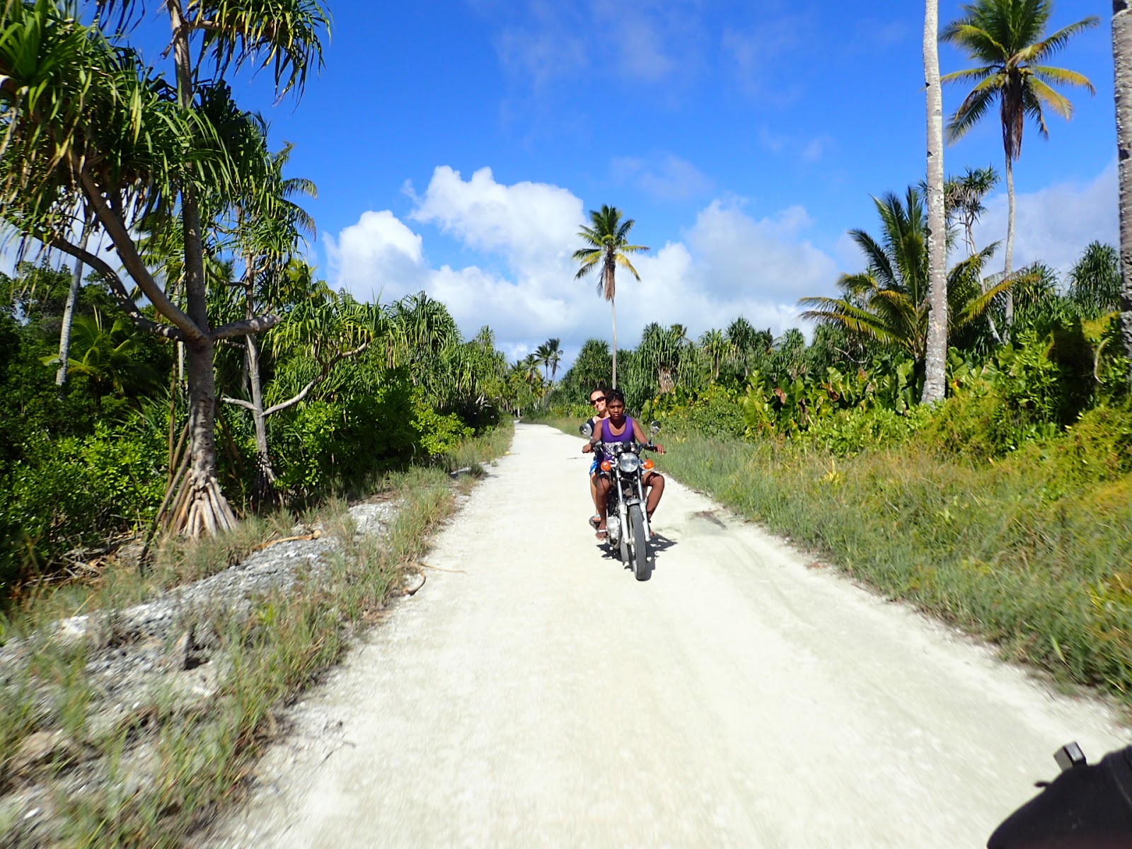 SV FLUENTA : Butaritari in Photos - Adventures with Ari and Family