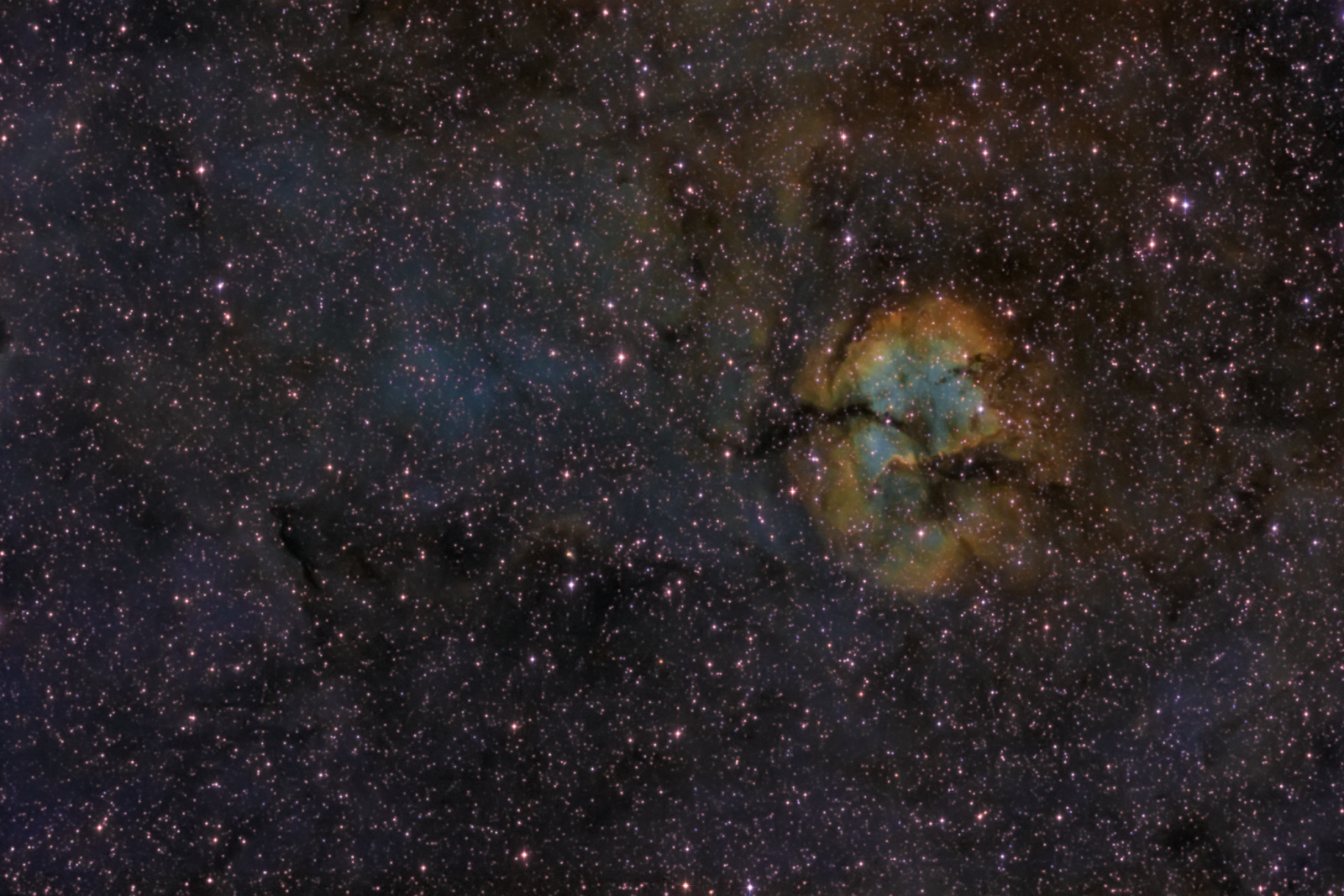 Cosmic Photons Astrophotography : Sh2-124 modified HST palette