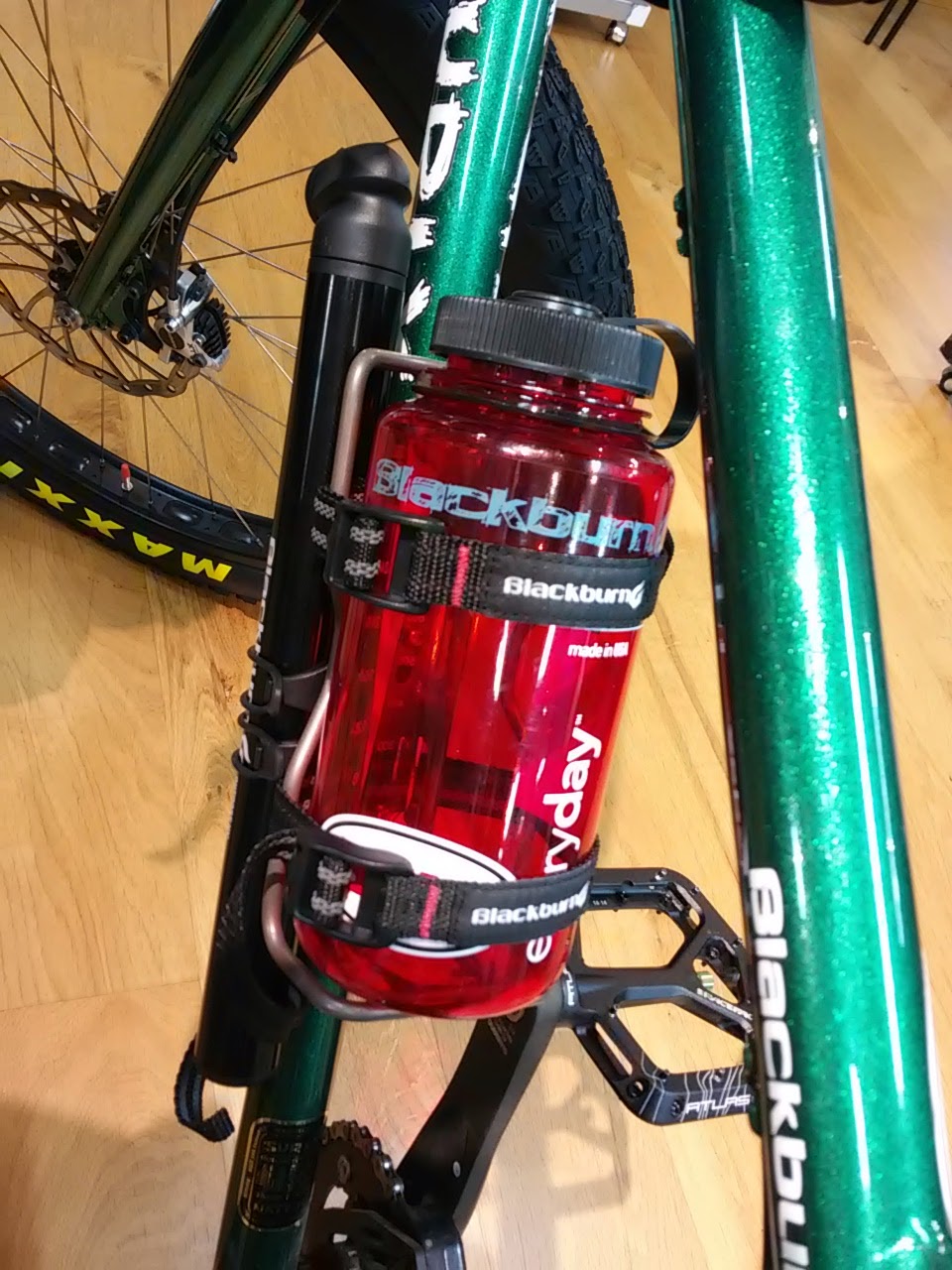 avelo Bicycle shop | アヴェロ バイシクル ショップ 浦和: Blackburn Outpost Cargo Cage ...