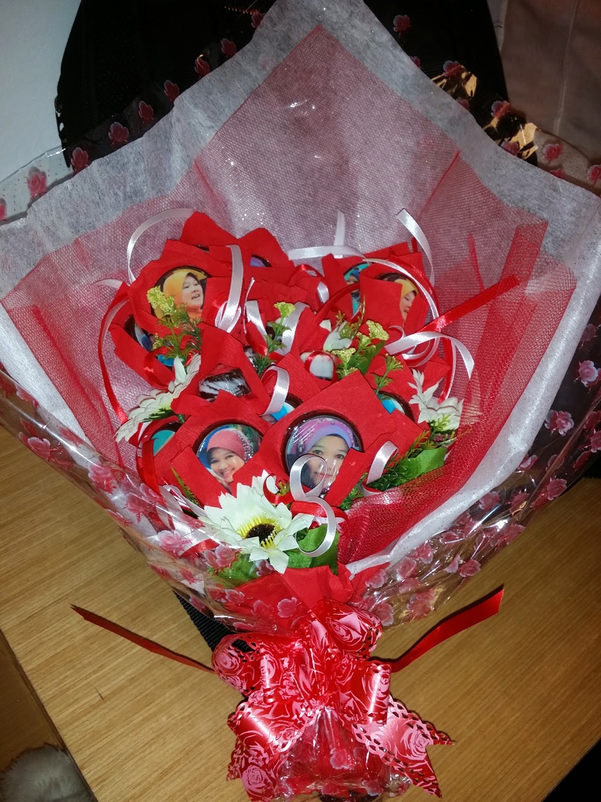 Am@r ChoCoLatioS Homemade Chocolate: JAMBANGAN BUNGA TEMA MERAH PUTIH