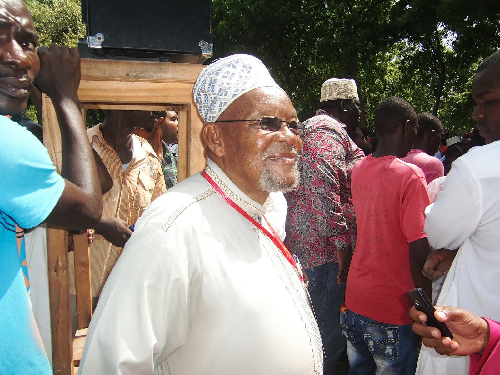 STRAIKA: TAZAMA MAPICHA YA KABURI LA SAJUKI NA 'FULL' MAPICHA YA ...