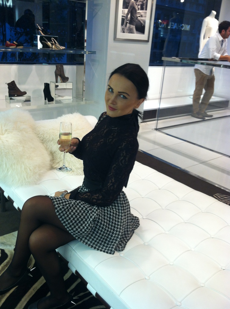 Lina Valentina: Put a bow on it