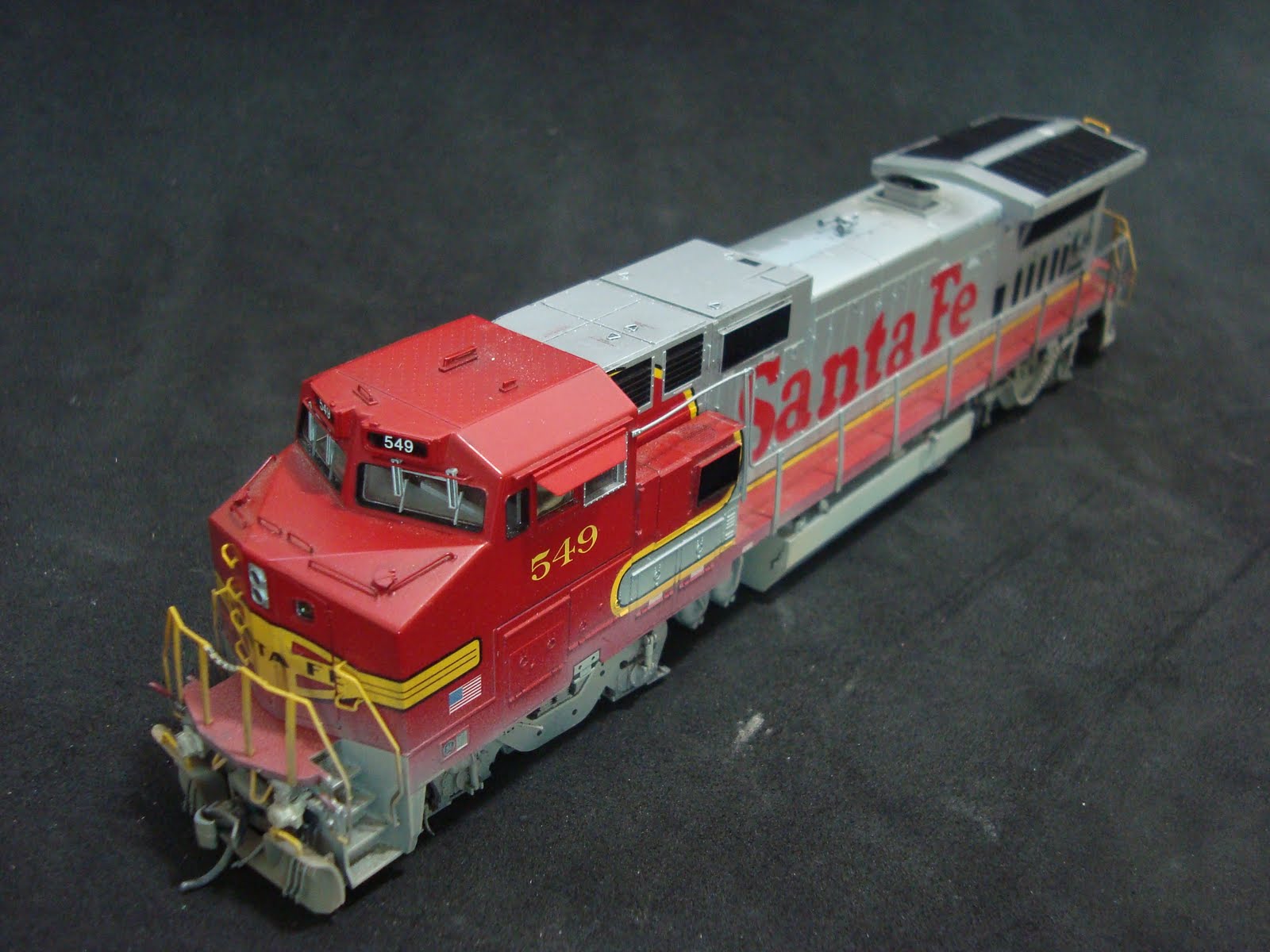 SFTRENS Ferromodelismo HO DCC: Locomotiva GE Dash 8-40BW ATSF 549 ...