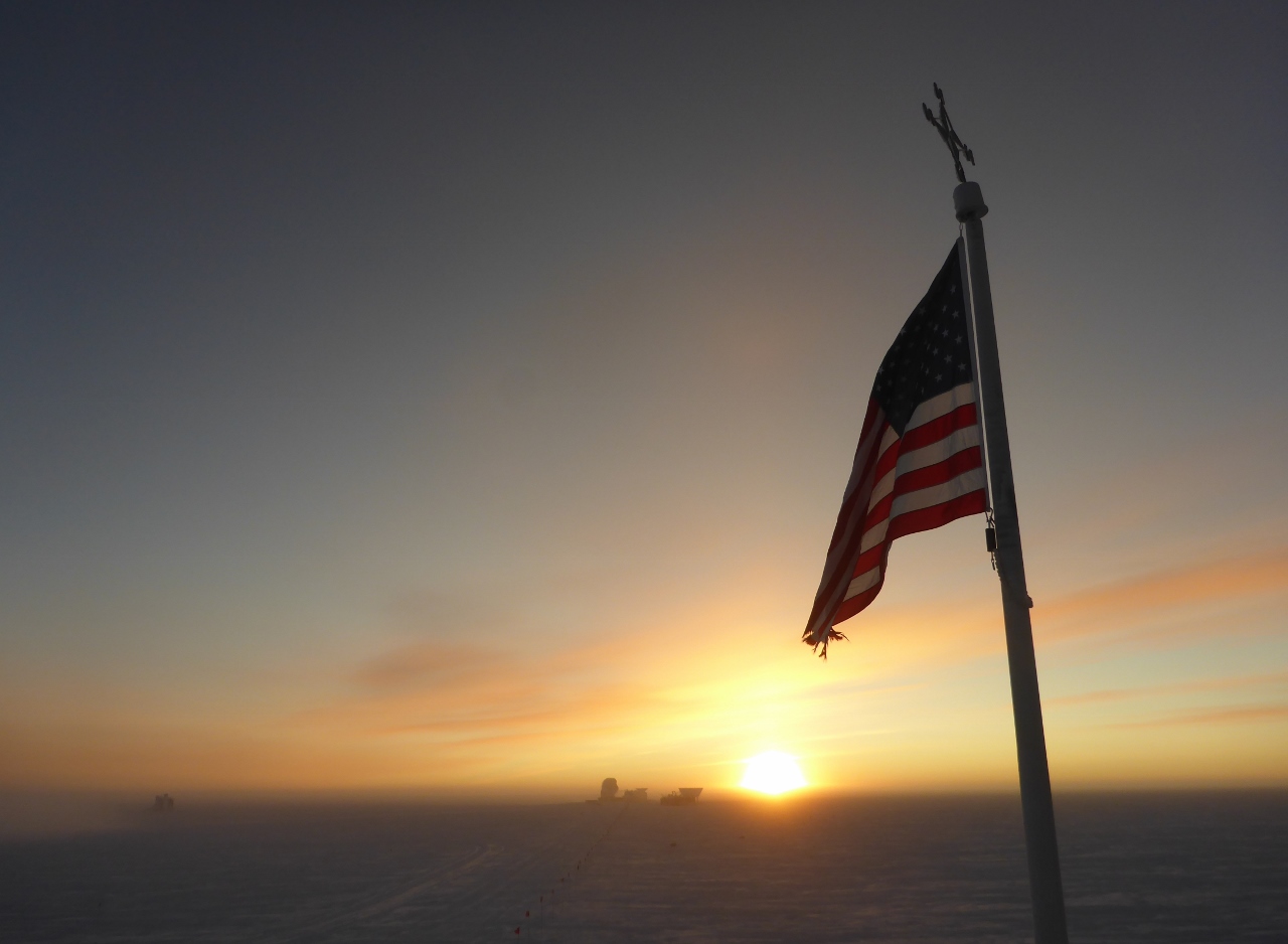 South Pole Mike: A South Pole Sunrise - the only one of the year!
