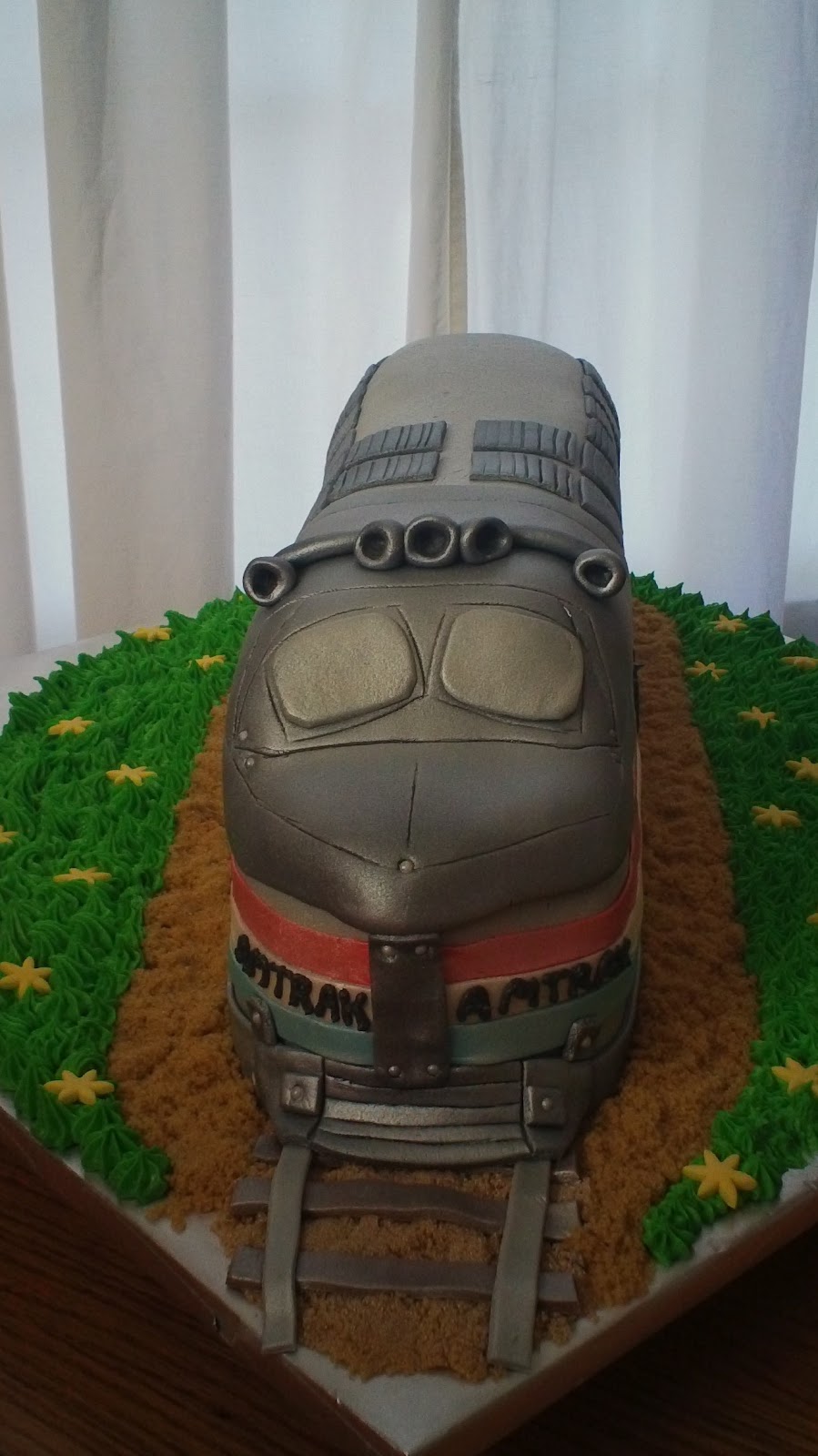 Debbie's Little Cakes: Amtrak Train for Nathan