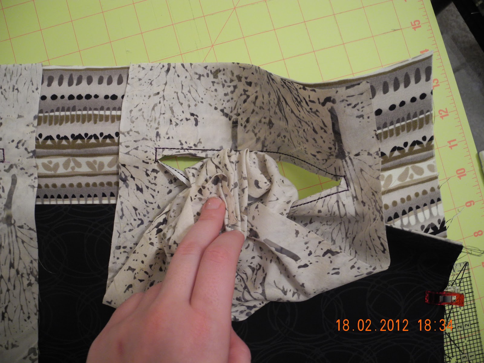 SewThrillingCrafts: Custom Built Purse - Zipper Pocket