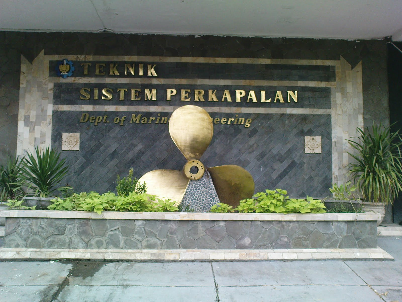 Coretannya BRILIANTA: Sekilas Tentang Kampus ITS Surabaya (Institut ...