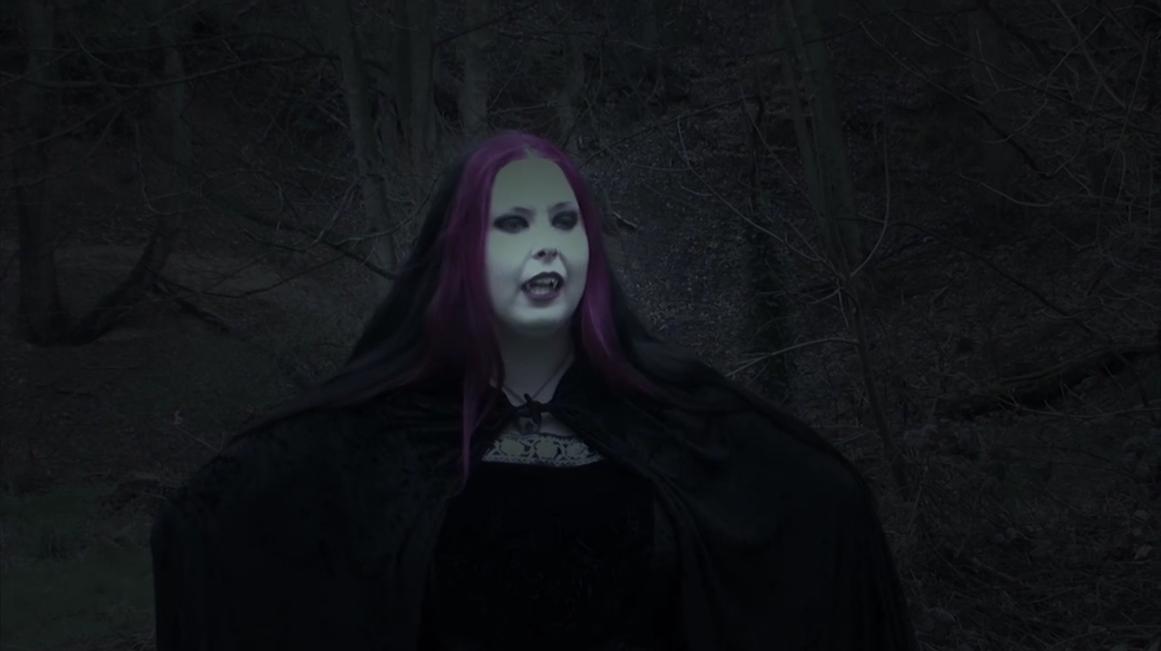 Vampire Beauties: Vampiress Review: "Old Blood"