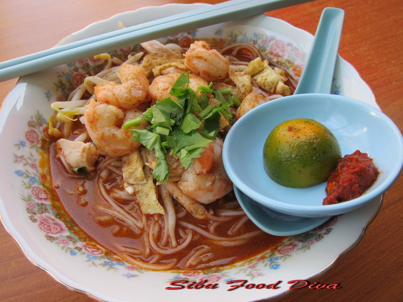 Sibu Food Diva: Laksa at Li Yuan, behind Starbucks Jalan Song, Kuching