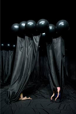 Østkantliv: Black Box Teater: Gir ny mening til ballongdansen..