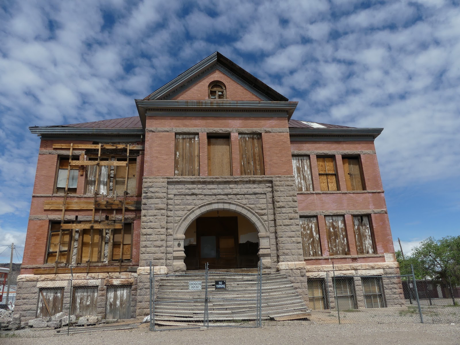 Land Cruising Adventure: Goldfield | Nevada