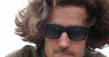 Espacio en blanco: Alexander Drake - El gran escritor