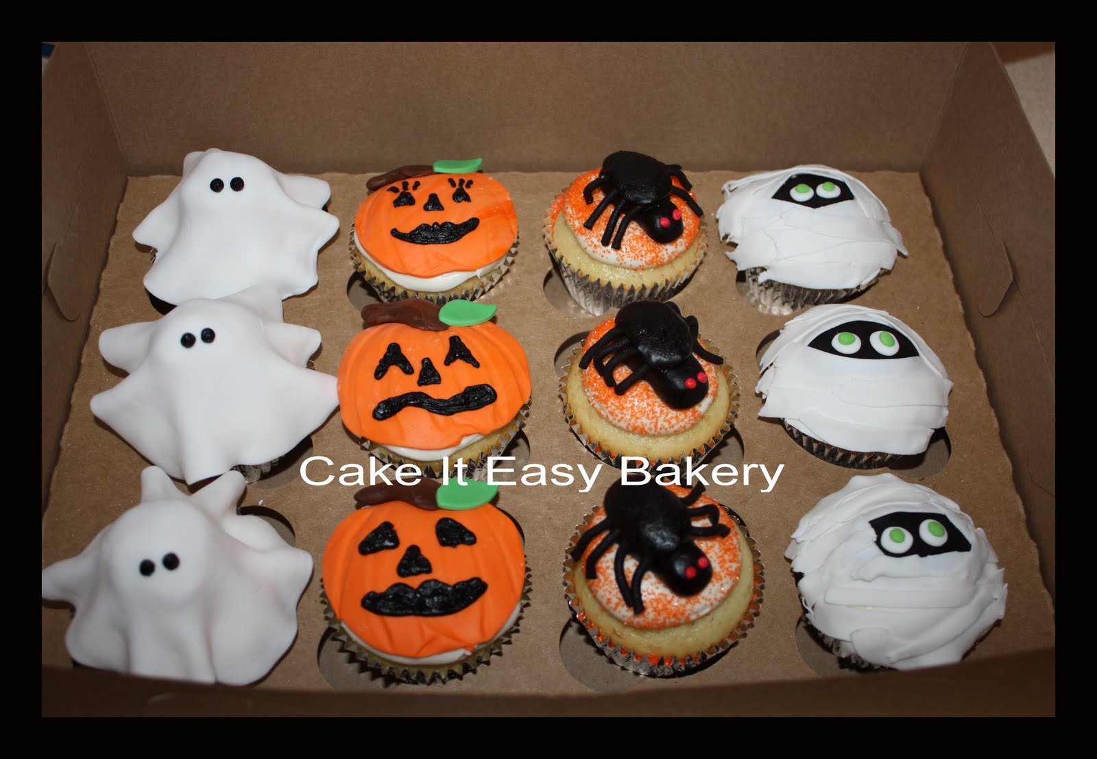 Cake It Easy Bakery: Creepy Cupcakes