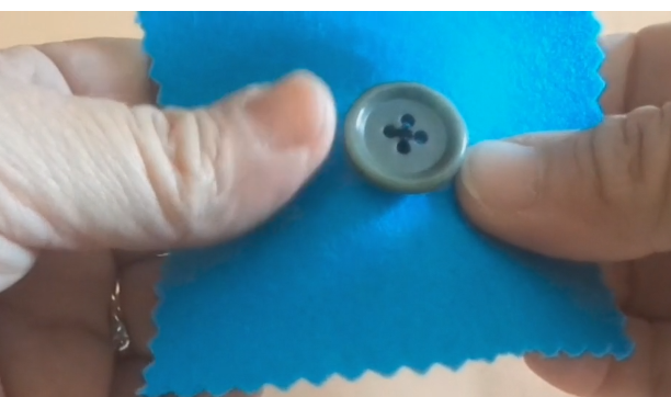 Lo Dico, lo Faccio: Come cucire un bottone a mano [VIDEO]