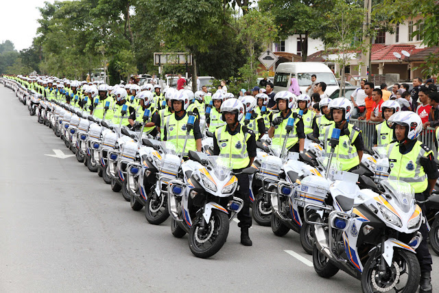 Unit Rondaan Bermotorsikal PDRM Menggunakan Motorsikal Kawasaki Ninja ...