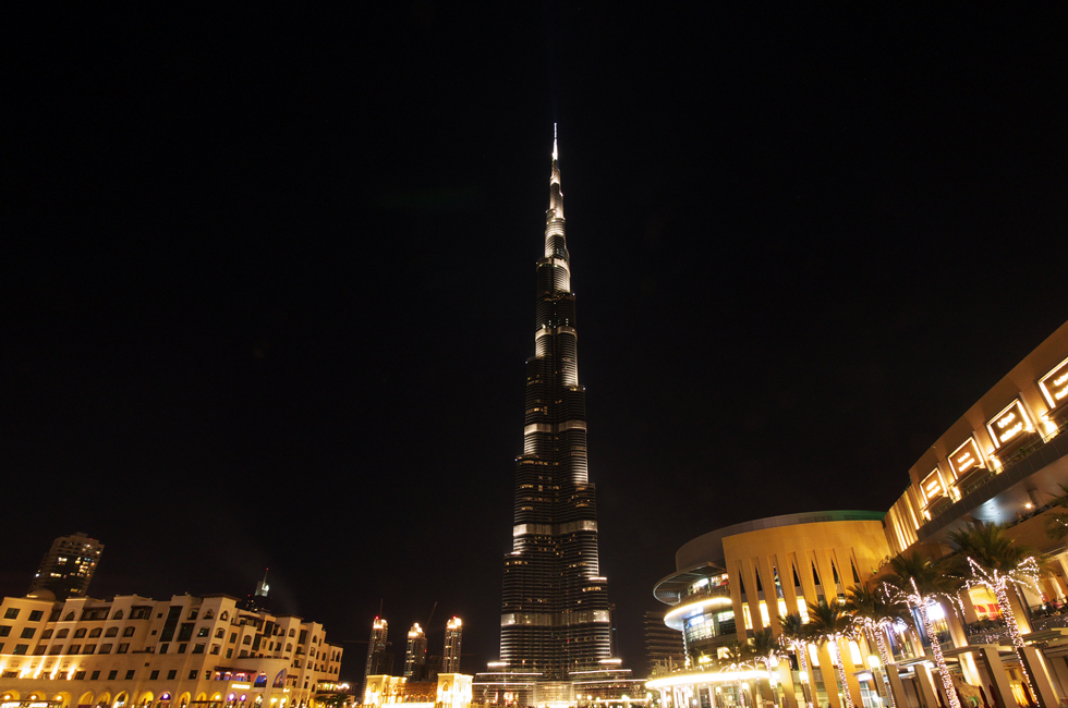 Urban patterns and matters: At the top of Burj Khalifa