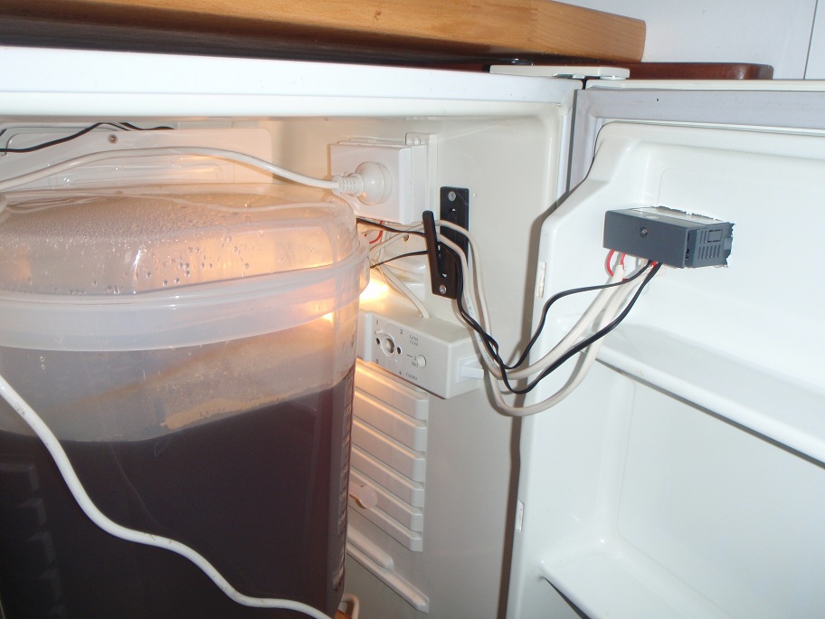 Building our beach house: New improved temp controlled fridge