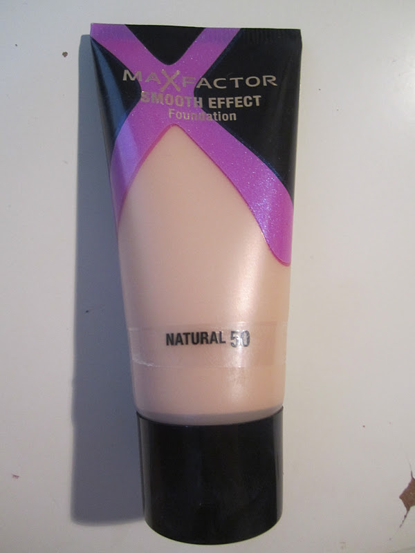 Lady fabuloux: REVIEW - Maxfactor Smooth Effect Foundation