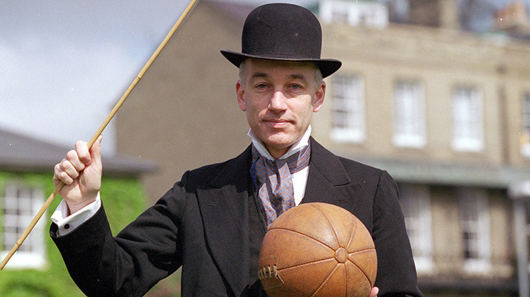 Refereeing World: Clattenburg makes bullying allegations against ...