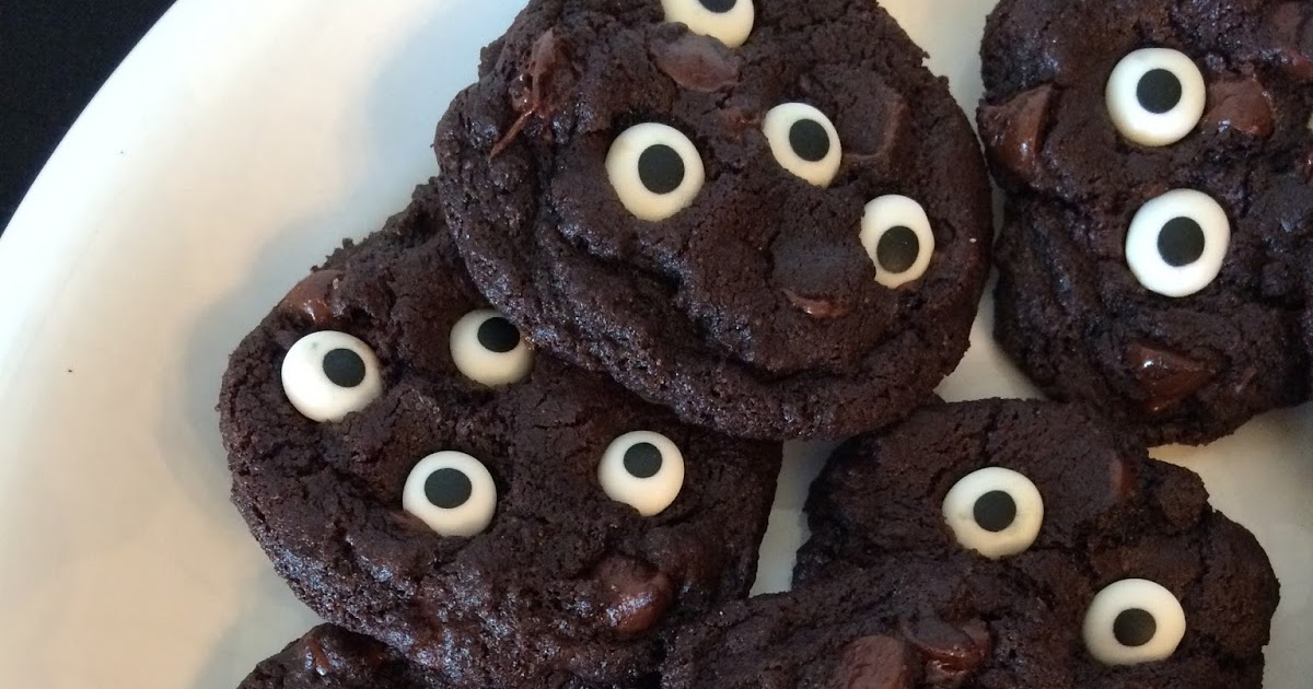 Savory Moments: Spooky double chocolate eyeball cookies