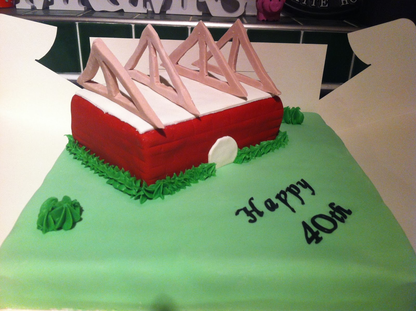 Little Tiger Cupcakes: Review: Squires sugarpaste from the Cake ...